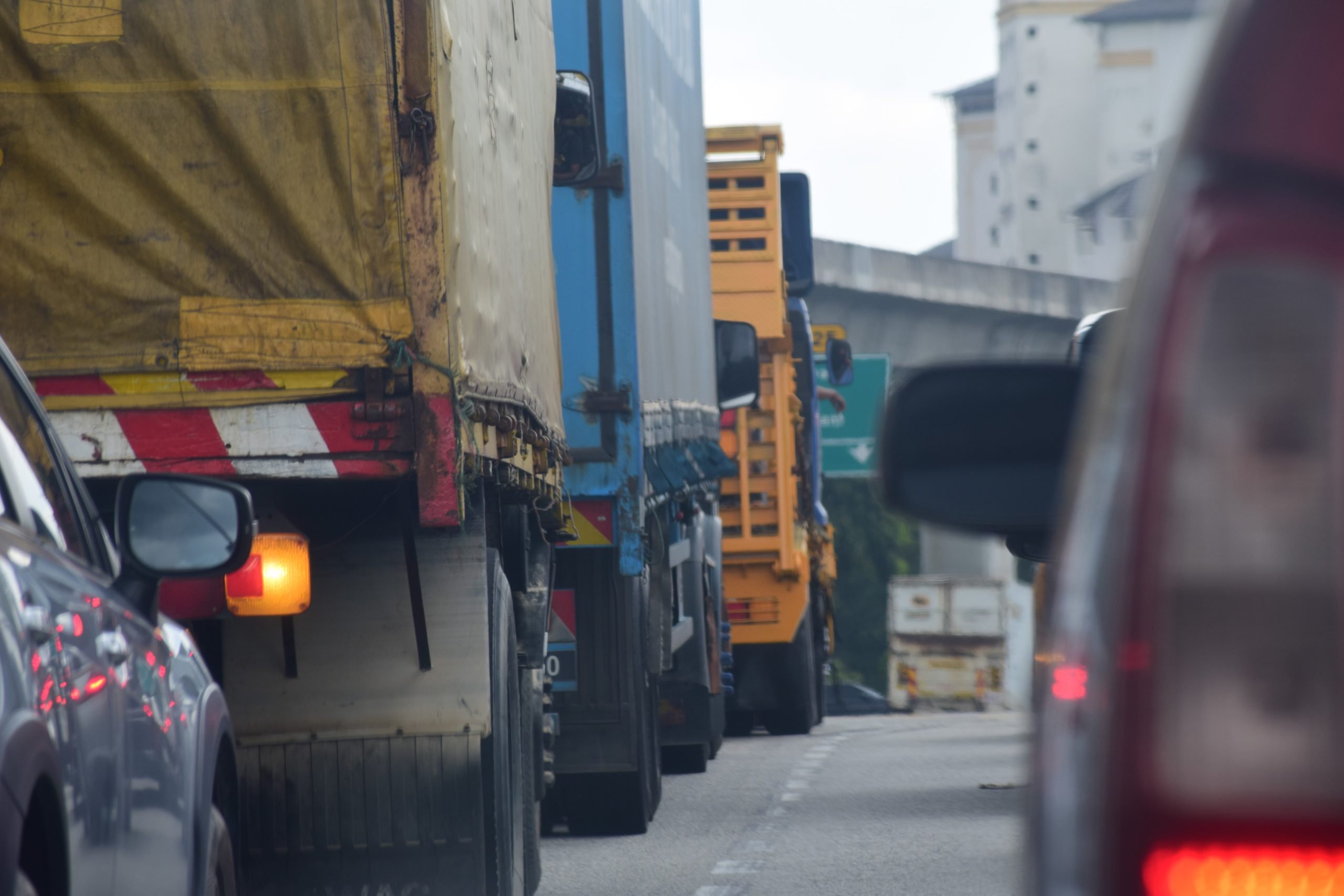 Overloaded Scaffolding Truck: No MoT and Operator Licence - Weightru